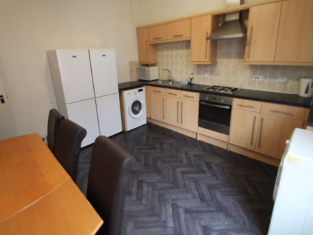 4 bed student house to rent on Well Close Rise, Leeds, LS7 1HT | StuRents