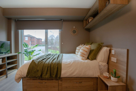 Standard Studio - Lower Ground Floor to 1 student flat to rent on Frog ...