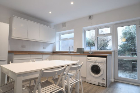 4 bed student house to rent on Riley Road, Brighton, BN2 4AH | StuRents