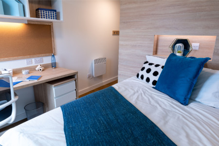 2 bed student house to rent on Barrack Road, Guildford, Guildford, GU2 ...