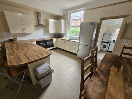 Student studio flat to rent on Well Close Rise, Leeds, LS7 1HT | StuRents