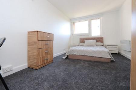 Gold En Suite - EPC Band Rating A student 6 bed flat to rent on First ...