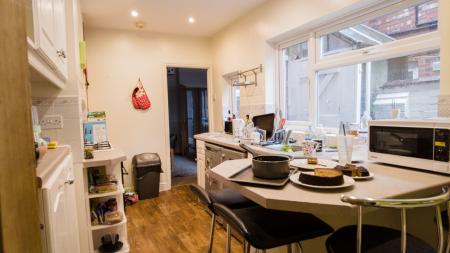 3 bed student house to rent on Flat 9, Lord Tennyson House, Lincoln ...