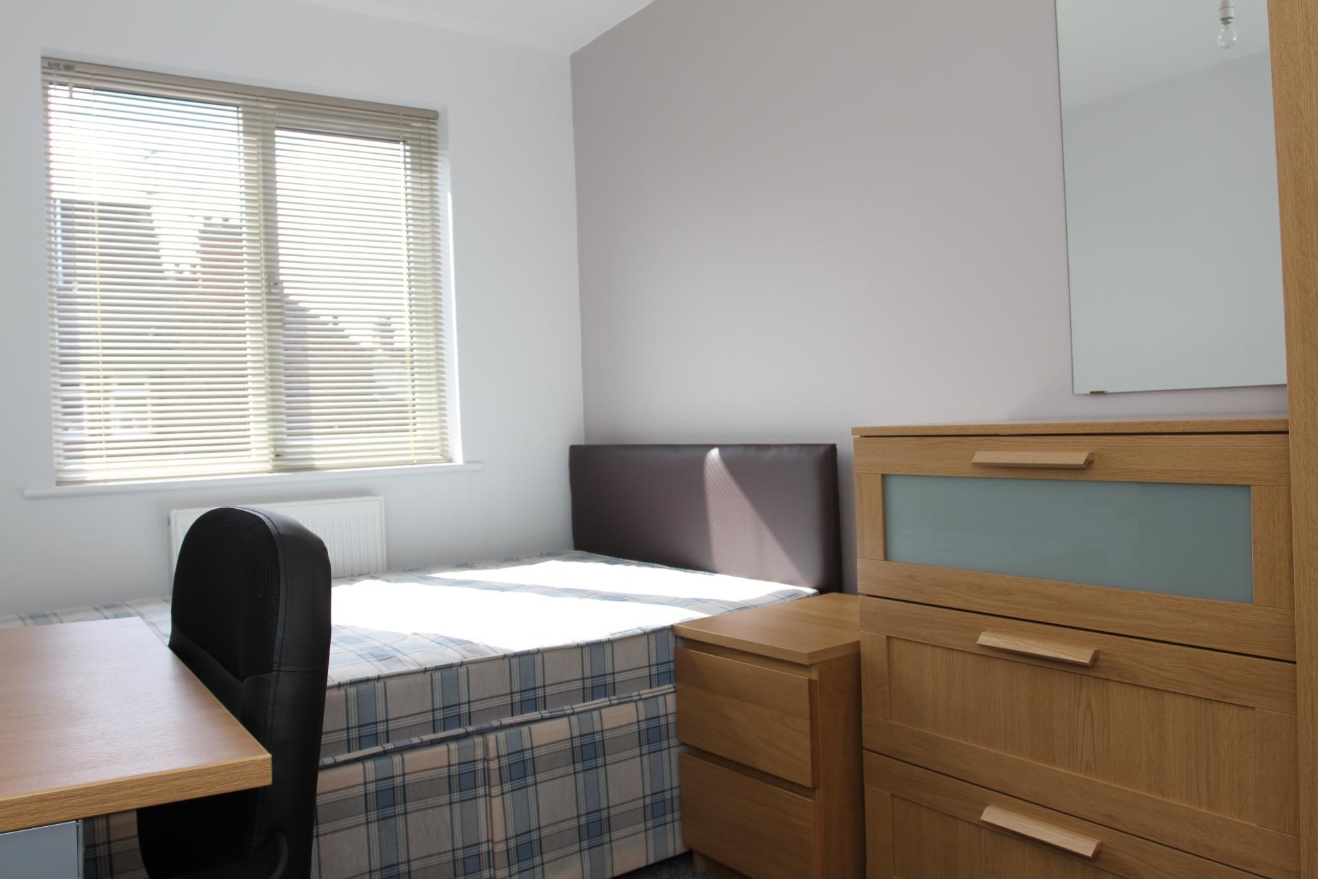 4 bed student house to rent on Ash Grove, Hull, HU5 1LT | StuRents