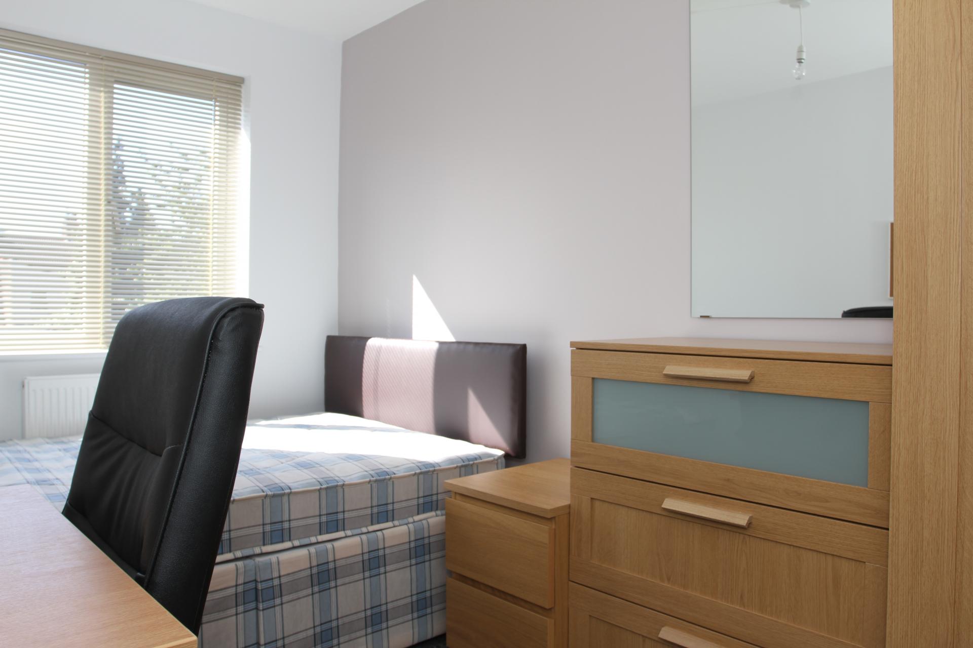 4 bed student house to rent on Ash Grove, Hull, HU5 1LT | StuRents