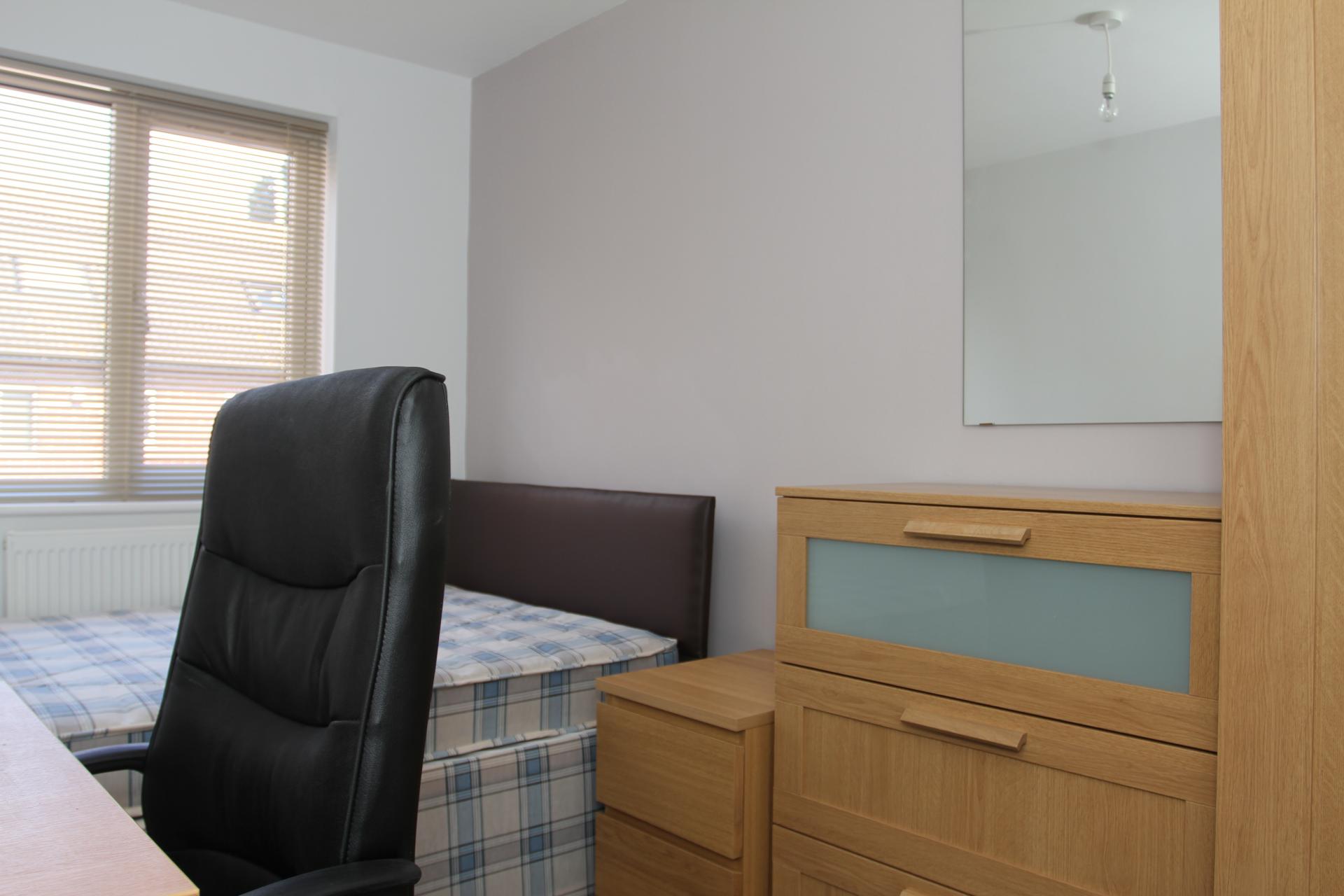 4 bed student house to rent on Ash Grove, Hull, HU5 1LT | StuRents