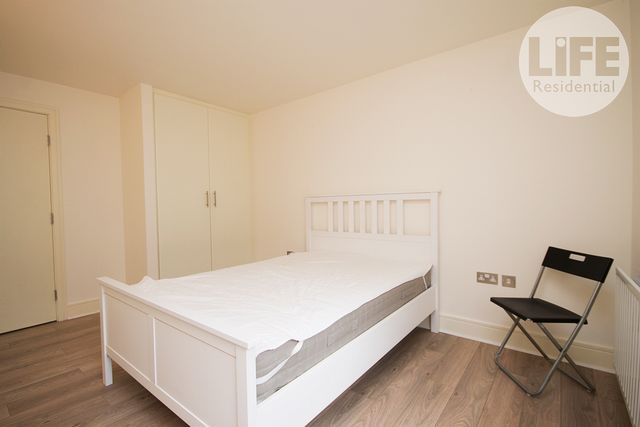 Student studio flat to rent on Moore House, London, E14 9LN | StuRents