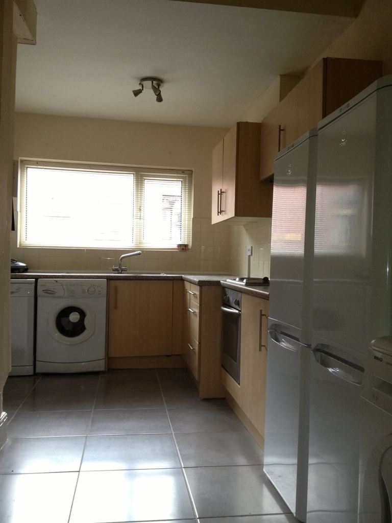 5 bed student house to rent on Alberta Terrace, Nottingham, NG7 6JA ...