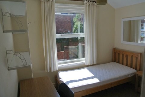 4 bed student house to rent on 62 Priory Road, Exeter, EX4 7AR | StuRents