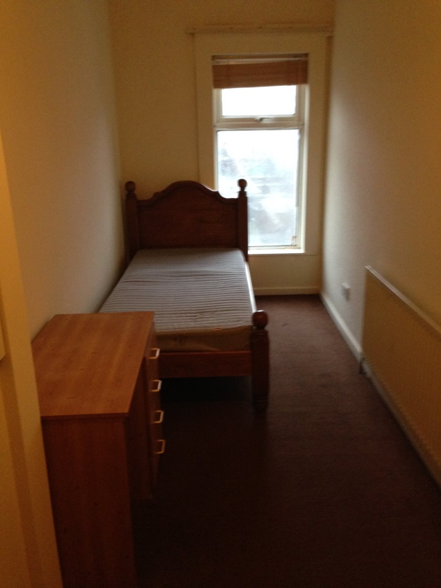 3 bed student house to rent on Oystermouth Road, Swansea, SA1 3UL ...