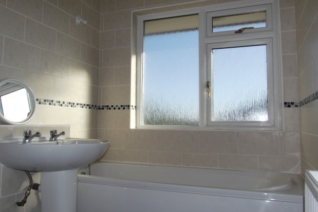 3 bed student house to rent on Guildford Park Avenue, Guildford ...