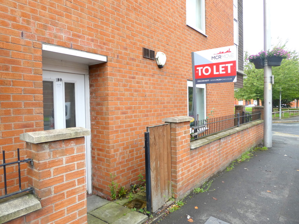 2 bed student house to rent on Stockport Road, Manchester, M13 9DZ ...