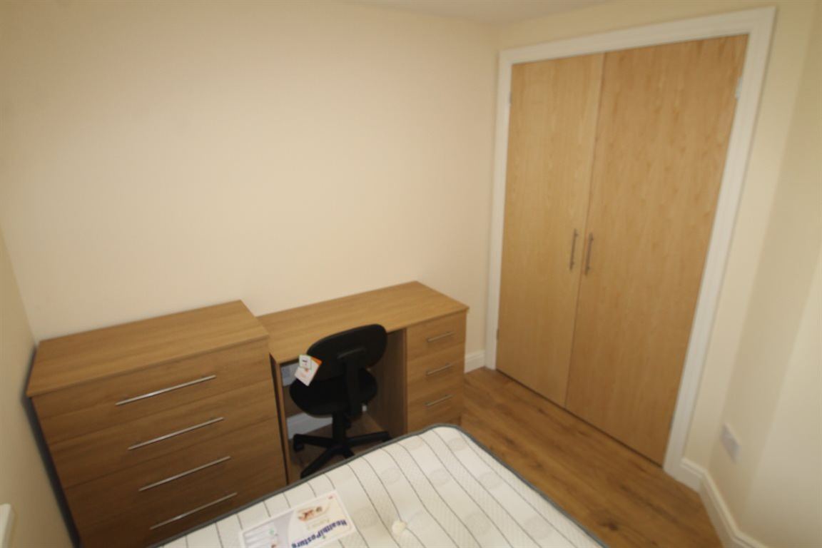 8 bed student house to rent on Maindy Road, Cardiff, CF24 4HQ | StuRents