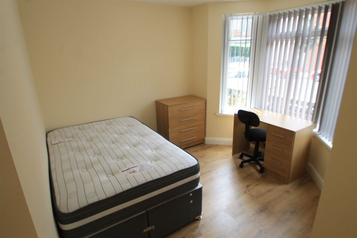 8 bed student house to rent on Maindy Road, Cardiff, CF24 4HQ | StuRents