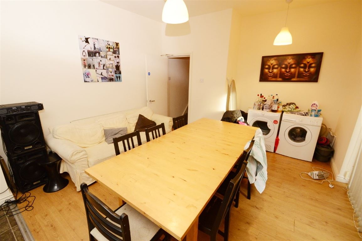 7 bed student house to rent on Whitby Avenue, Manchester, M14 6QJ ...