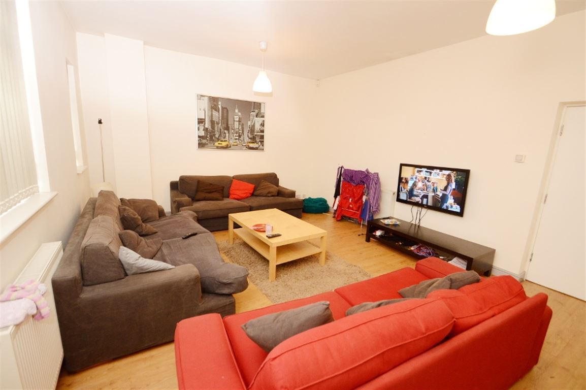 7 bed student house to rent on Whitby Avenue, Manchester, M14 6QJ ...