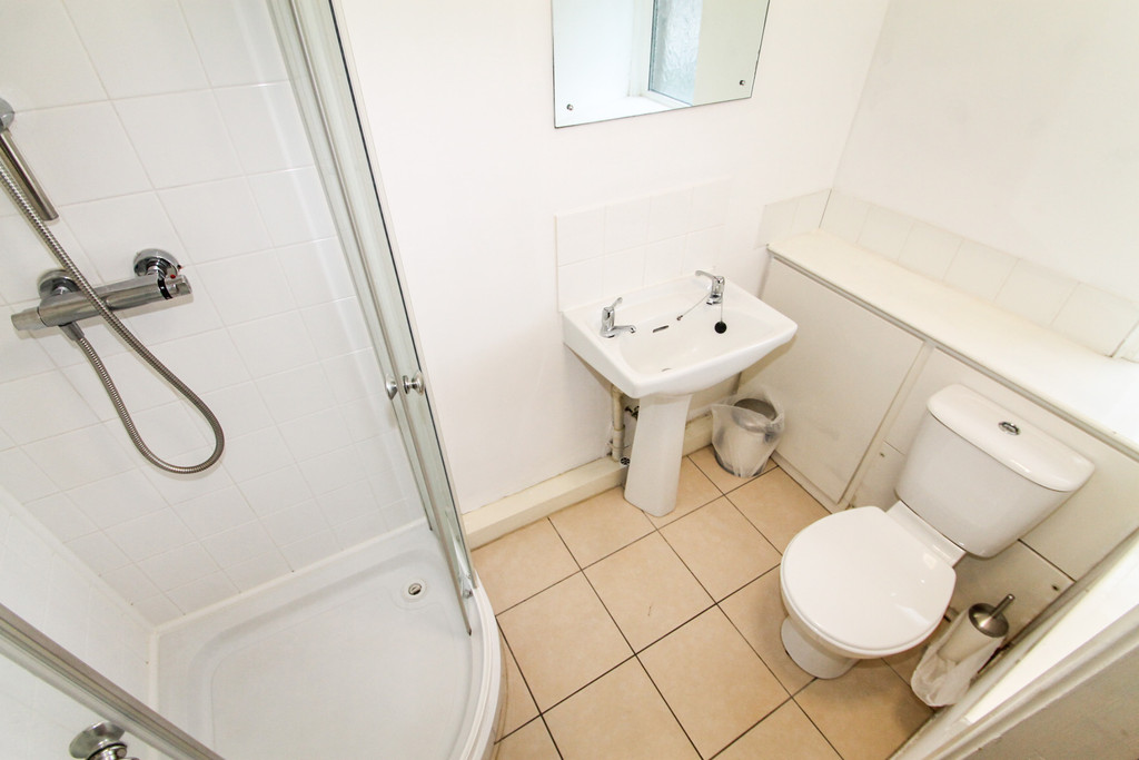 1 bed student house to rent on Lowtown, Pudsey, LS28 7AA | StuRents