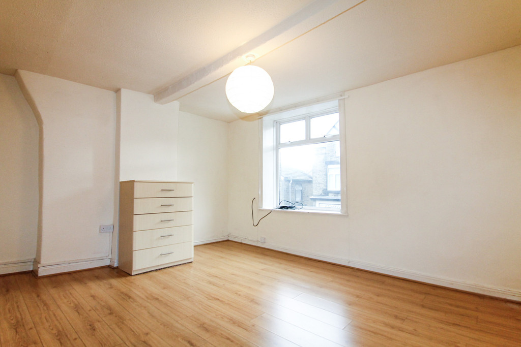 1 bed student house to rent on Lowtown, Pudsey, LS28 7AA | StuRents