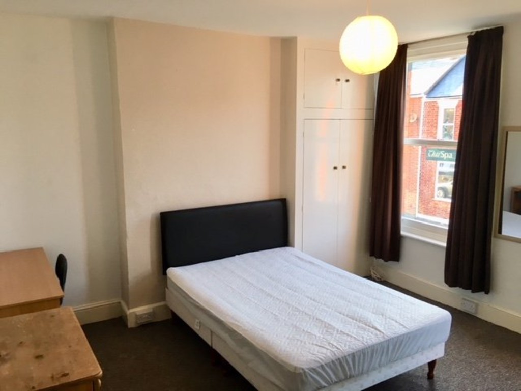 6 bed student house to rent on Howell Road, Exeter, EX4 4LZ | StuRents