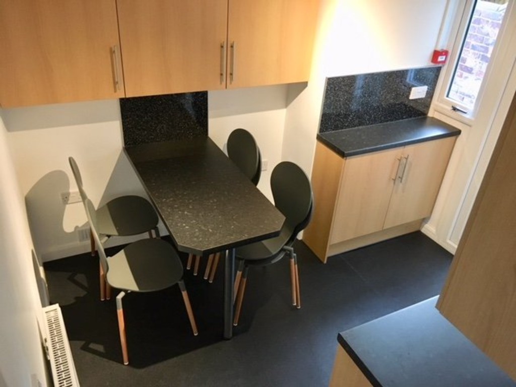 6 bed student house to rent on Howell Road, Exeter, EX4 4LZ | StuRents