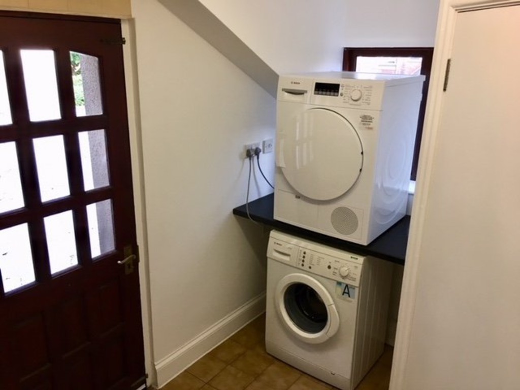6 bed student house to rent on Howell Road, Exeter, EX4 4LZ | StuRents