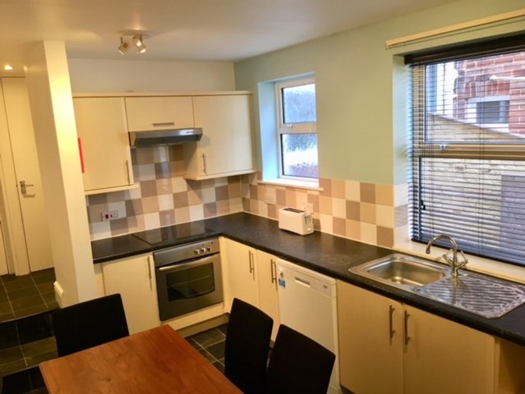6 bed student house to rent on Howell Road, Exeter, EX4 4LZ | StuRents