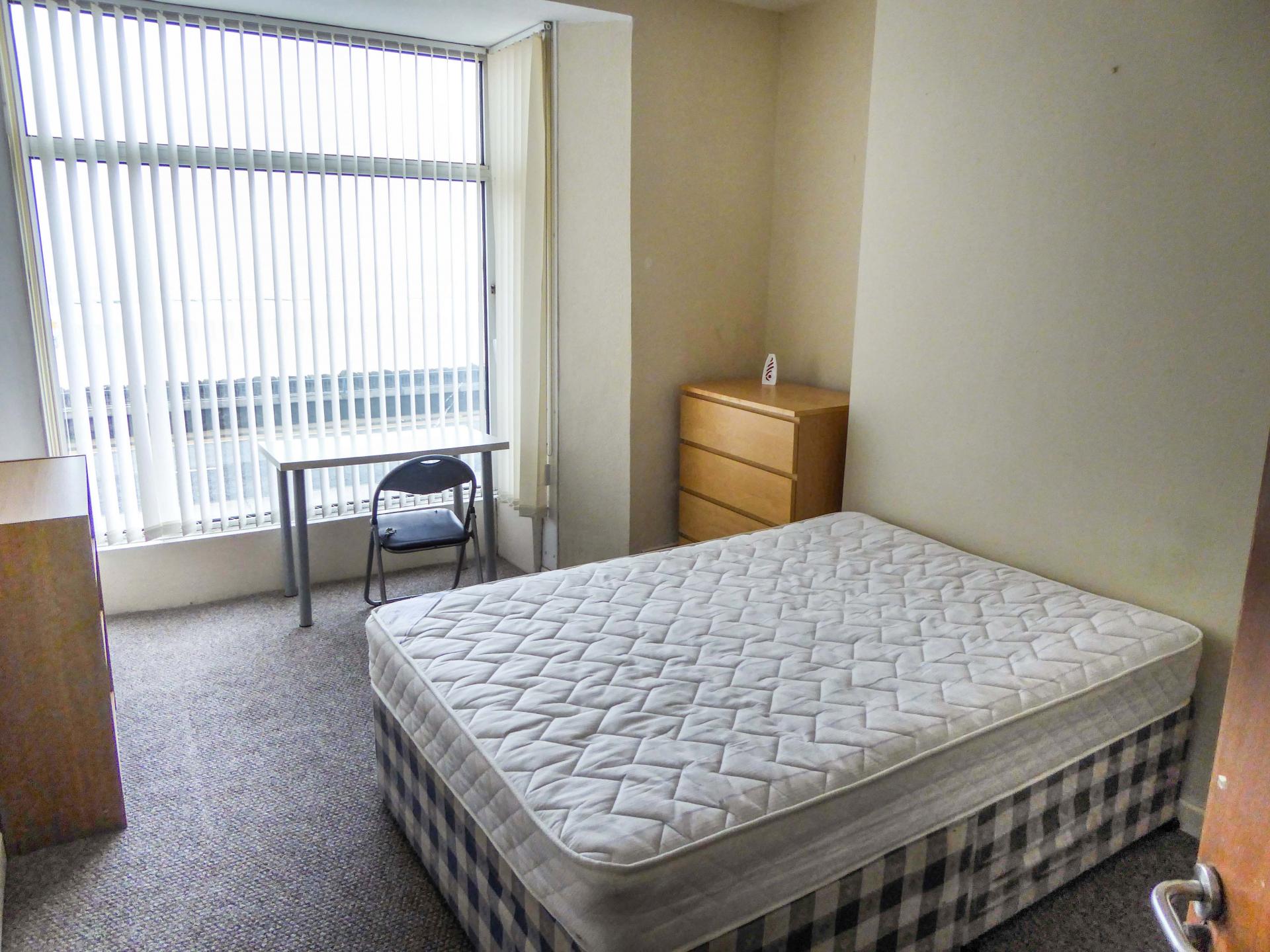 9 bed student house to rent on Oystermouth Road, Swansea, SA1 3UL ...