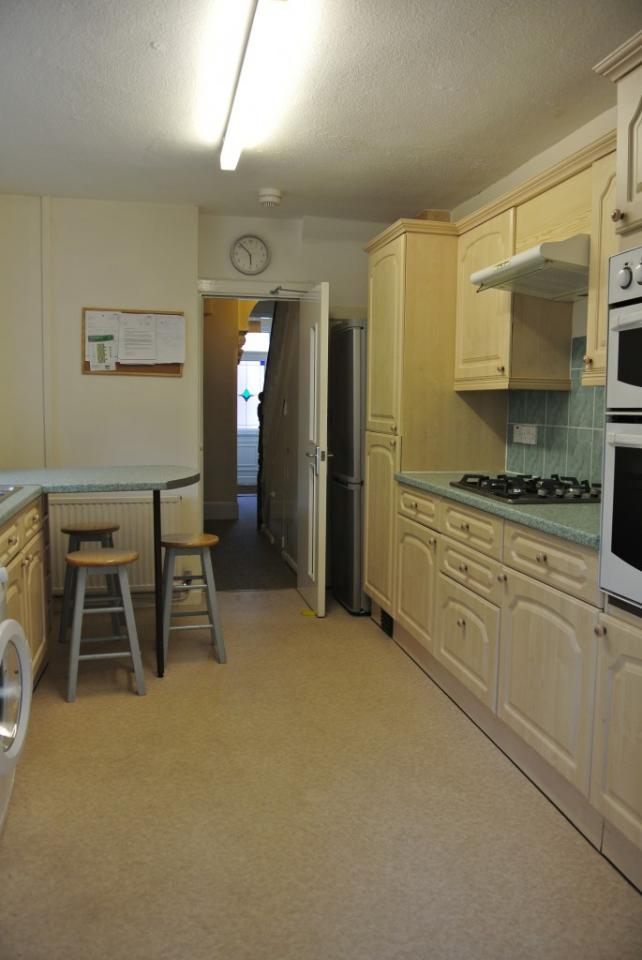 4 bed student house to rent on 62 Priory Road, Exeter, EX4 7AR | StuRents