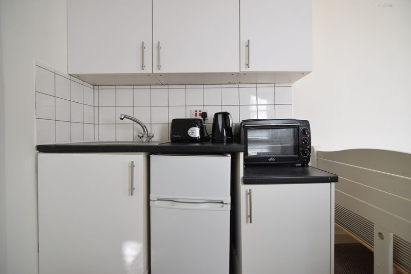 Student studio flat to rent on Russell Square, Brighton, BN1 2EF | StuRents