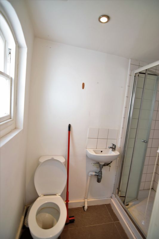 Student studio flat to rent on Russell Square, Brighton, BN1 2EF | StuRents