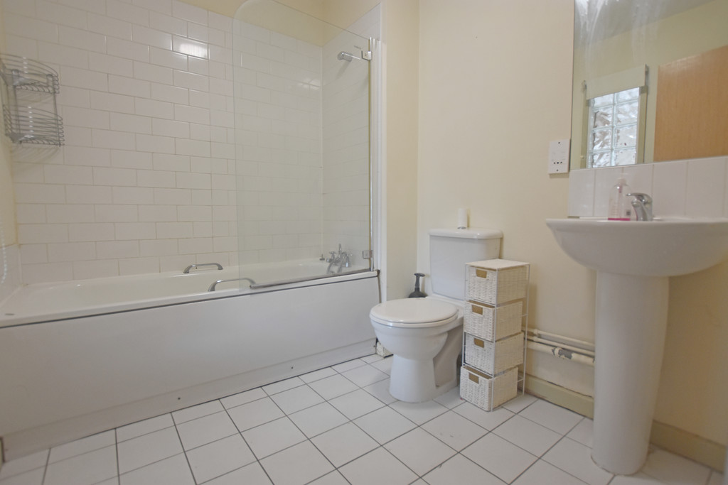 2 bed student house to rent on Portland Square, Nottingham, NG7 4HR ...