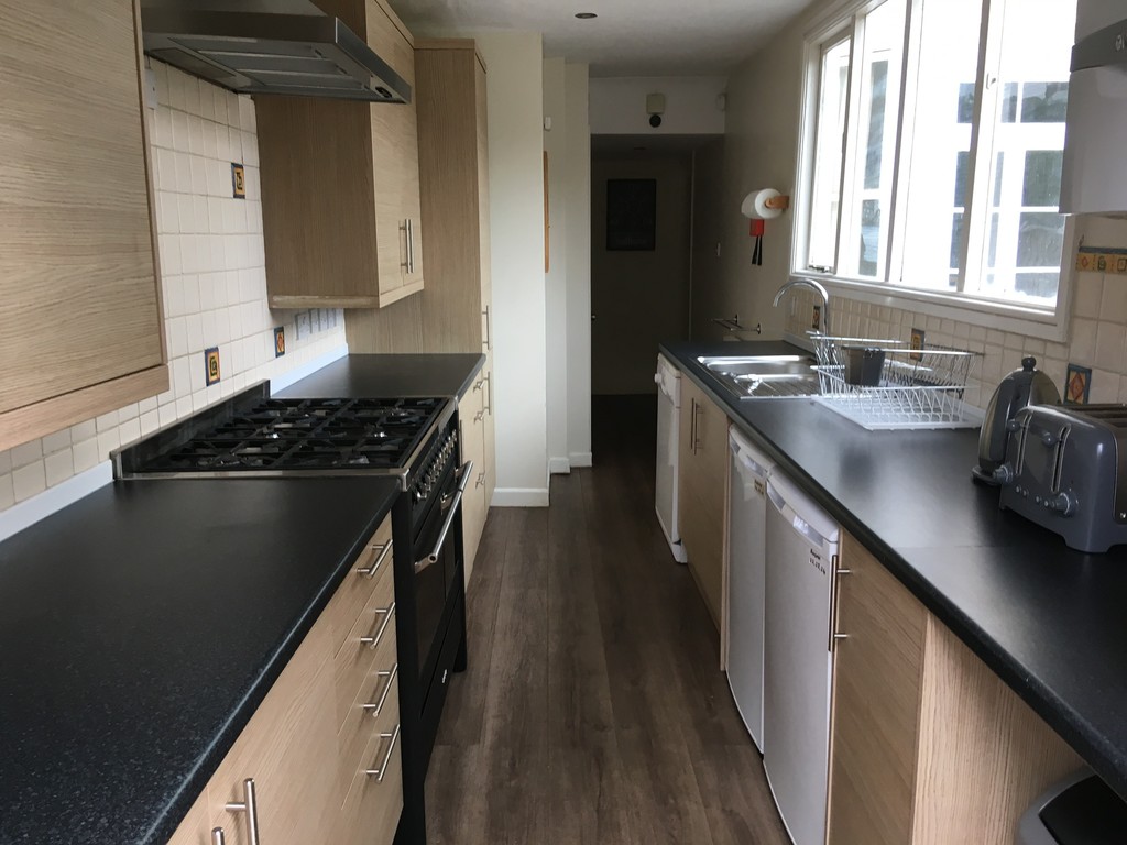 10 bed student house to rent on Queens Terrace, Exeter, EX4 4HR | StuRents