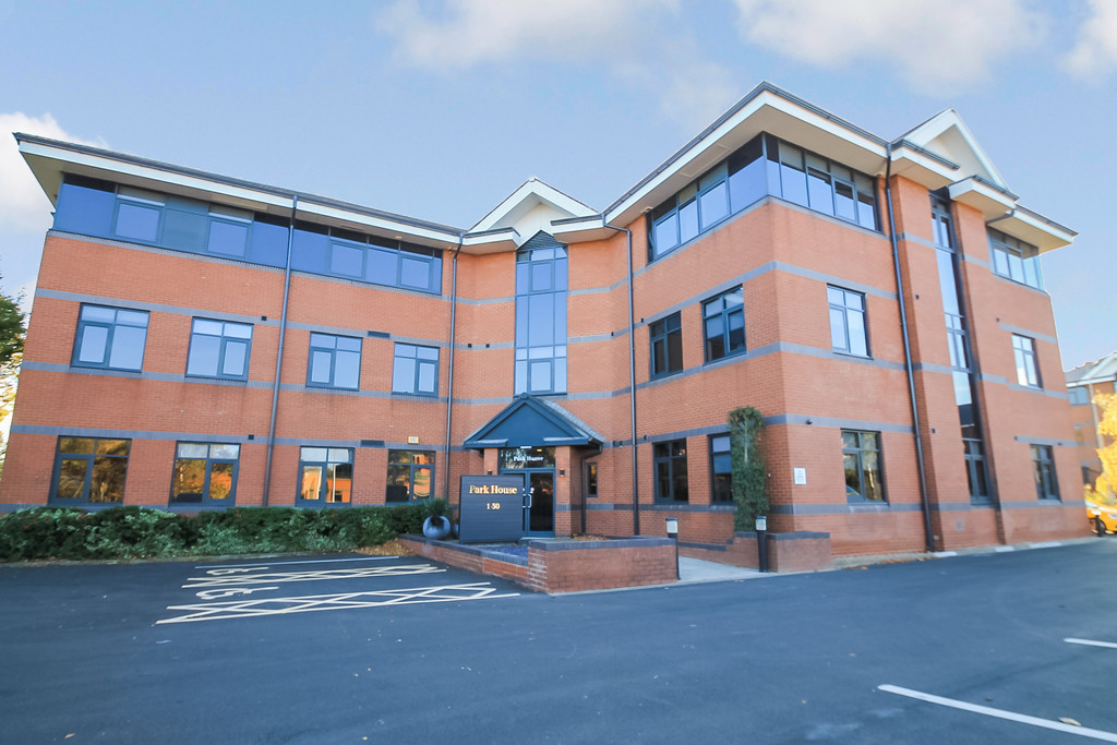 Student studio flat to rent on Owlcotes Lane, Bradford, LS28 5FY | StuRents