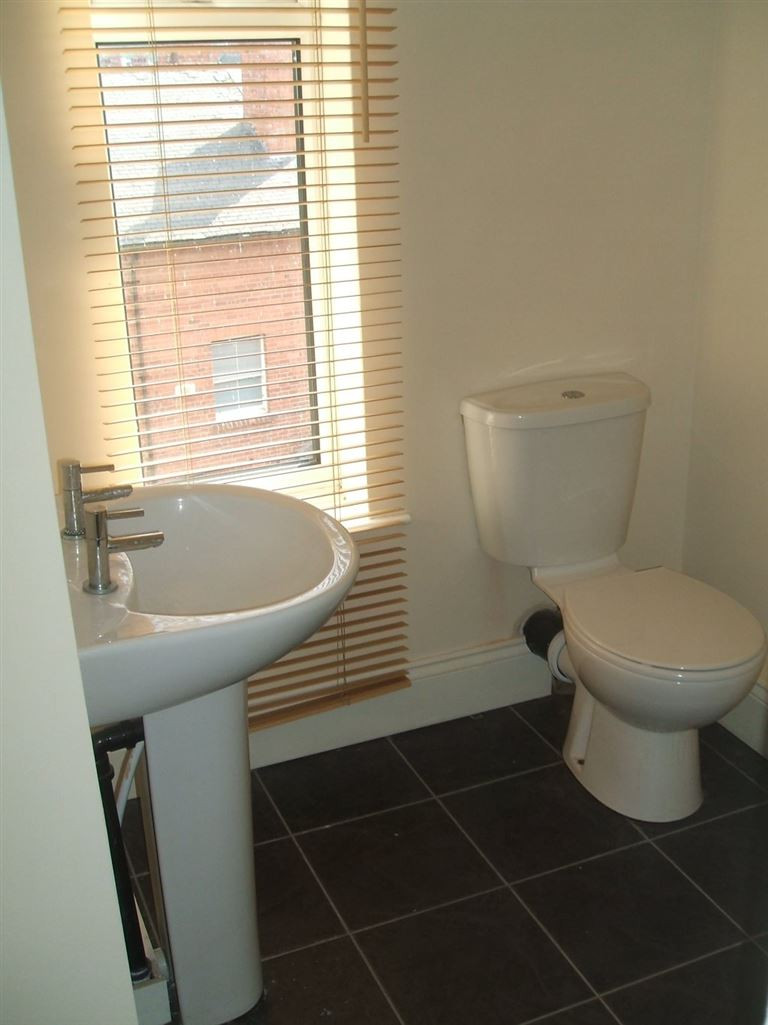 5 bed student house to rent on Alberta Terrace, Nottingham, NG7 6JA ...