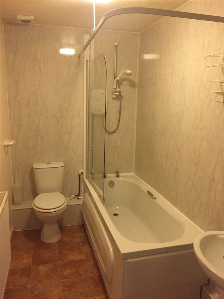 4 bed student house to rent on Clinton Court, Nottingham, NG1 4DS ...