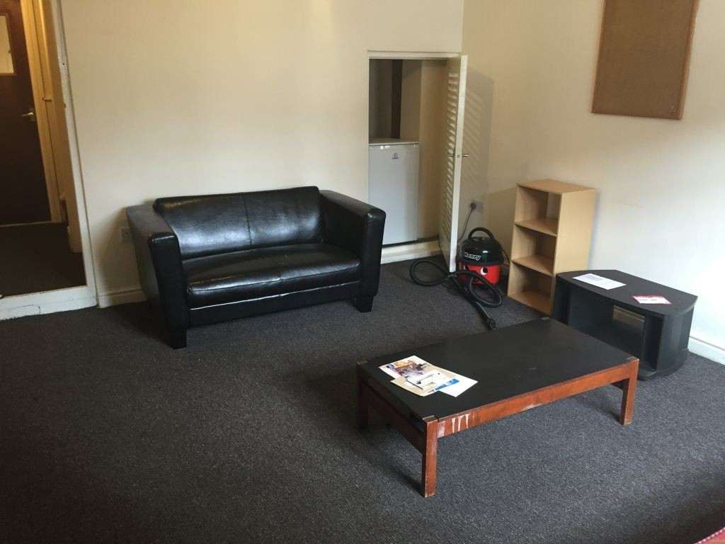 4 bed student house to rent on Clinton Court, Nottingham, NG1 4DS ...