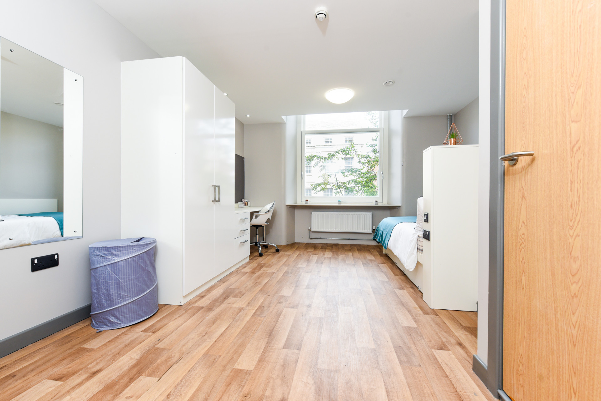 Ensuite Silver student 10 bed flat to rent on College Square East ...