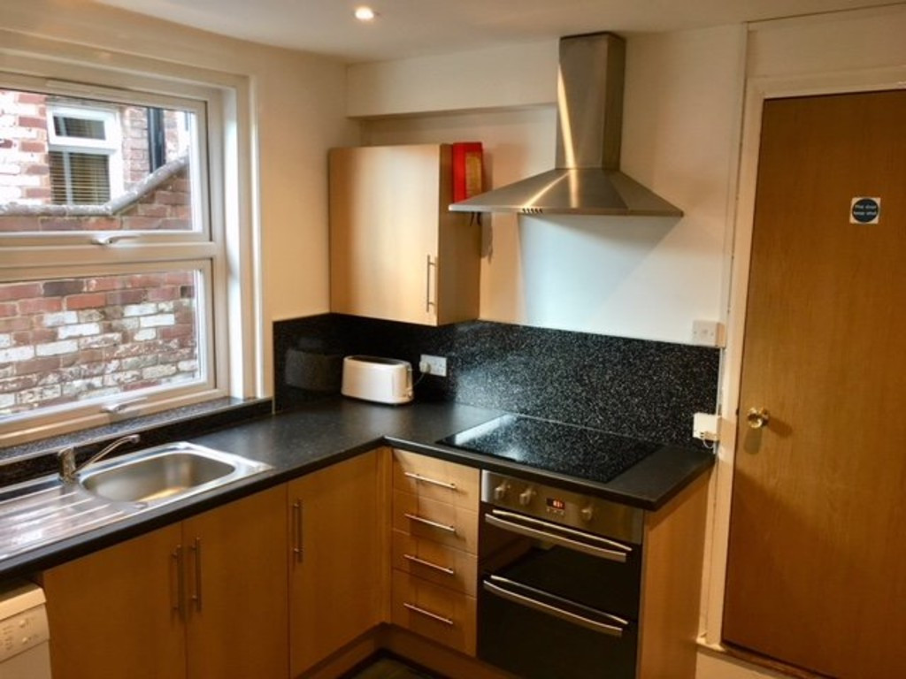 6 bed student house to rent on Howell Road, Exeter, EX4 4LZ | StuRents