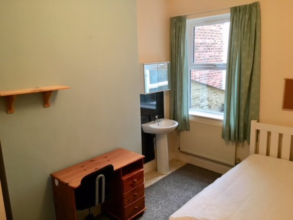 6 bed student house to rent on Howell Road, Exeter, EX4 4LZ | StuRents