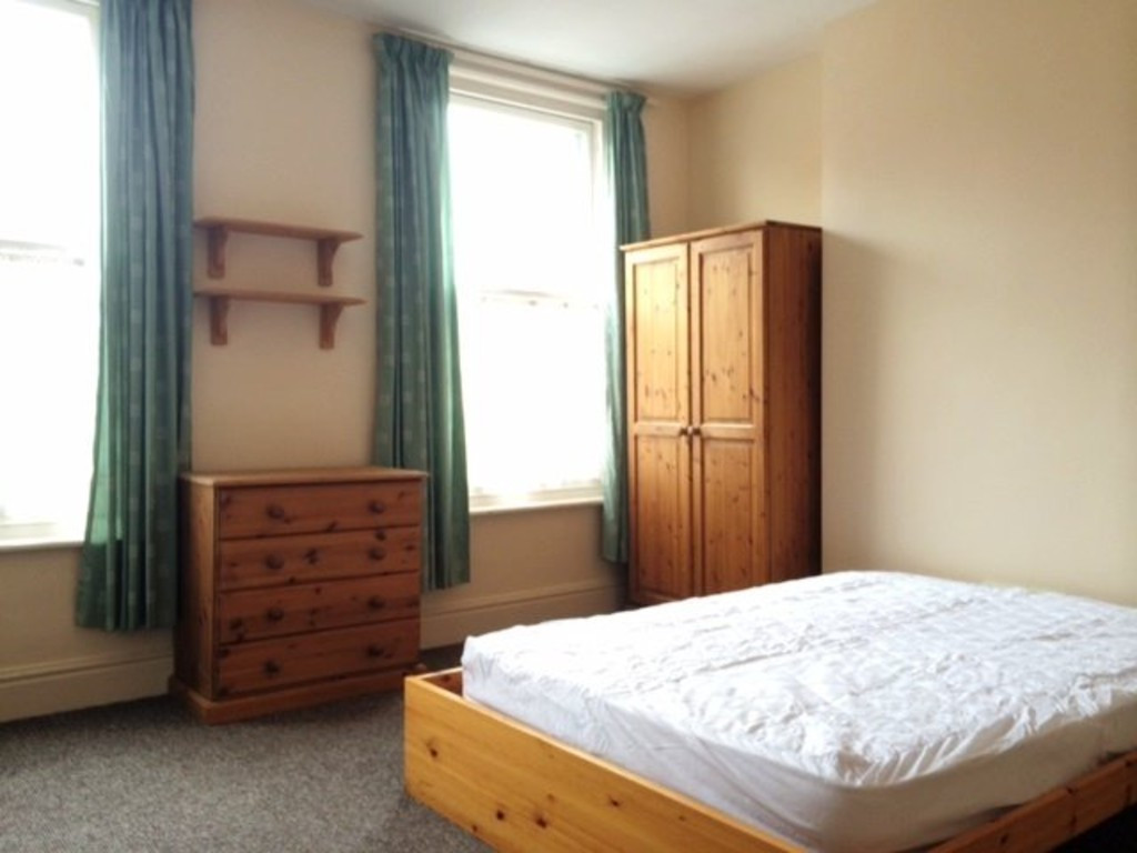 6 bed student house to rent on Howell Road, Exeter, EX4 4LZ | StuRents