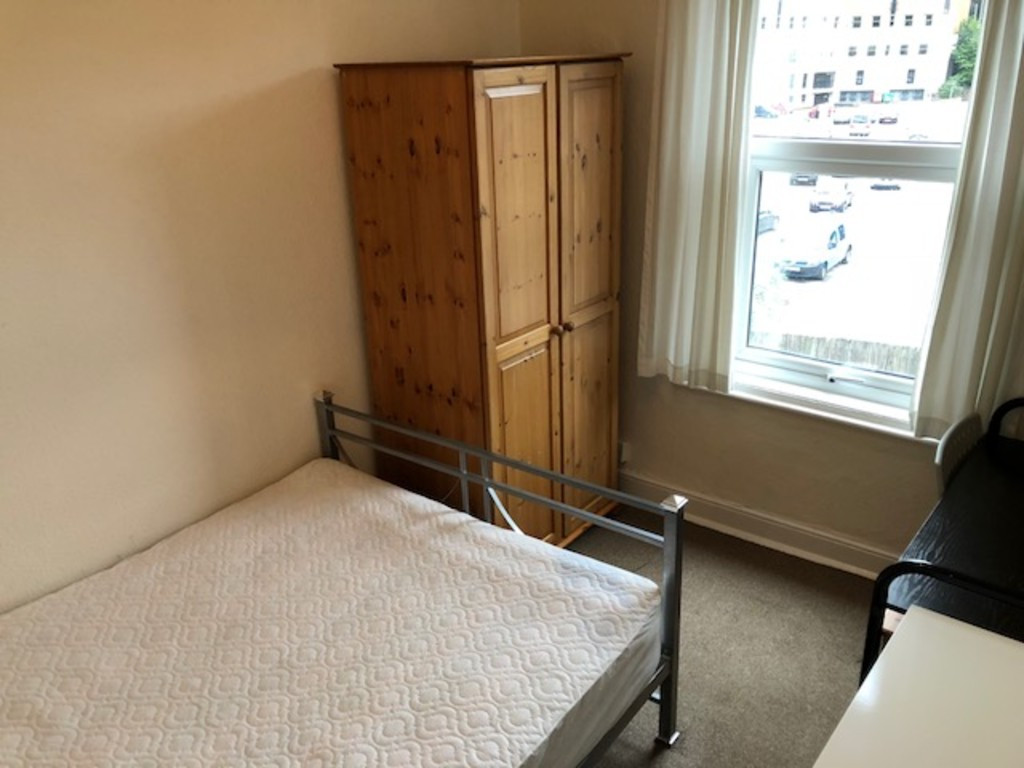 4 bed student house to rent on Howell Road, Exeter, EX4 4HA | StuRents