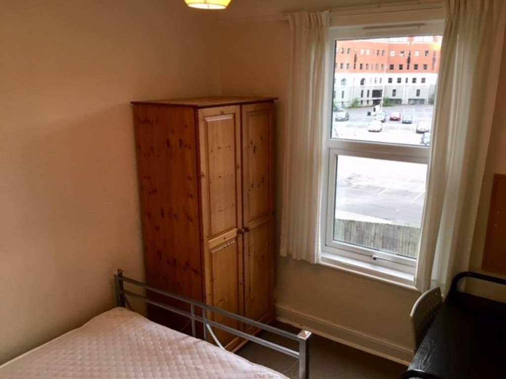 4 bed student house to rent on Howell Road, Exeter, EX4 4HA | StuRents