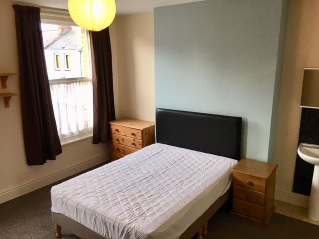 6 bed student house to rent on Howell Road, Exeter, EX4 4LZ | StuRents