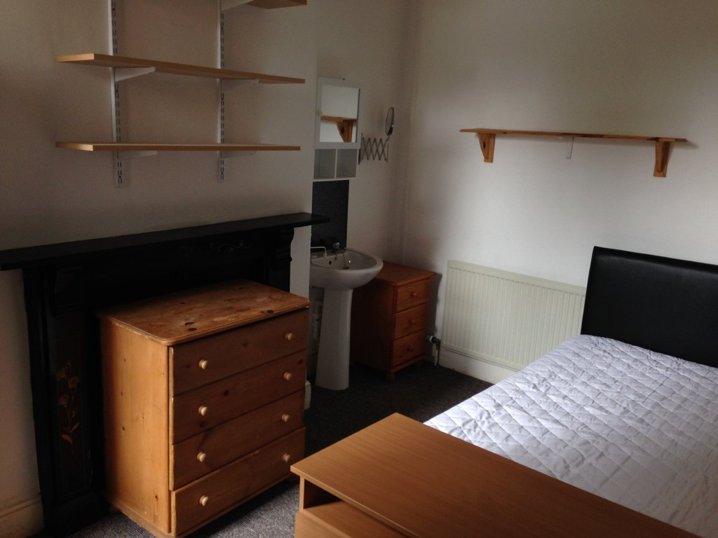 6 bed student house to rent on Howell Road, Exeter, EX4 4LZ | StuRents