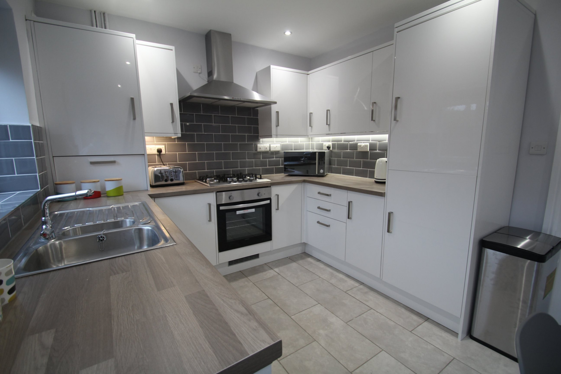 4 bed student house to rent on Abbey Bridge, Nottingham, NG7 2NH | StuRents
