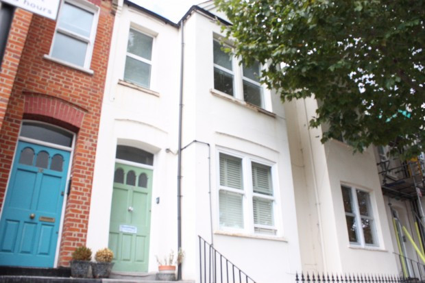 3 bed student house to rent on Ellingham Road, London, W12 9PR | StuRents