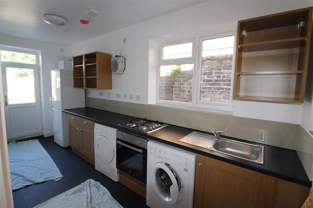 7 bed student house to rent on Wilton Avenue, Southampton, SO15 2HA ...