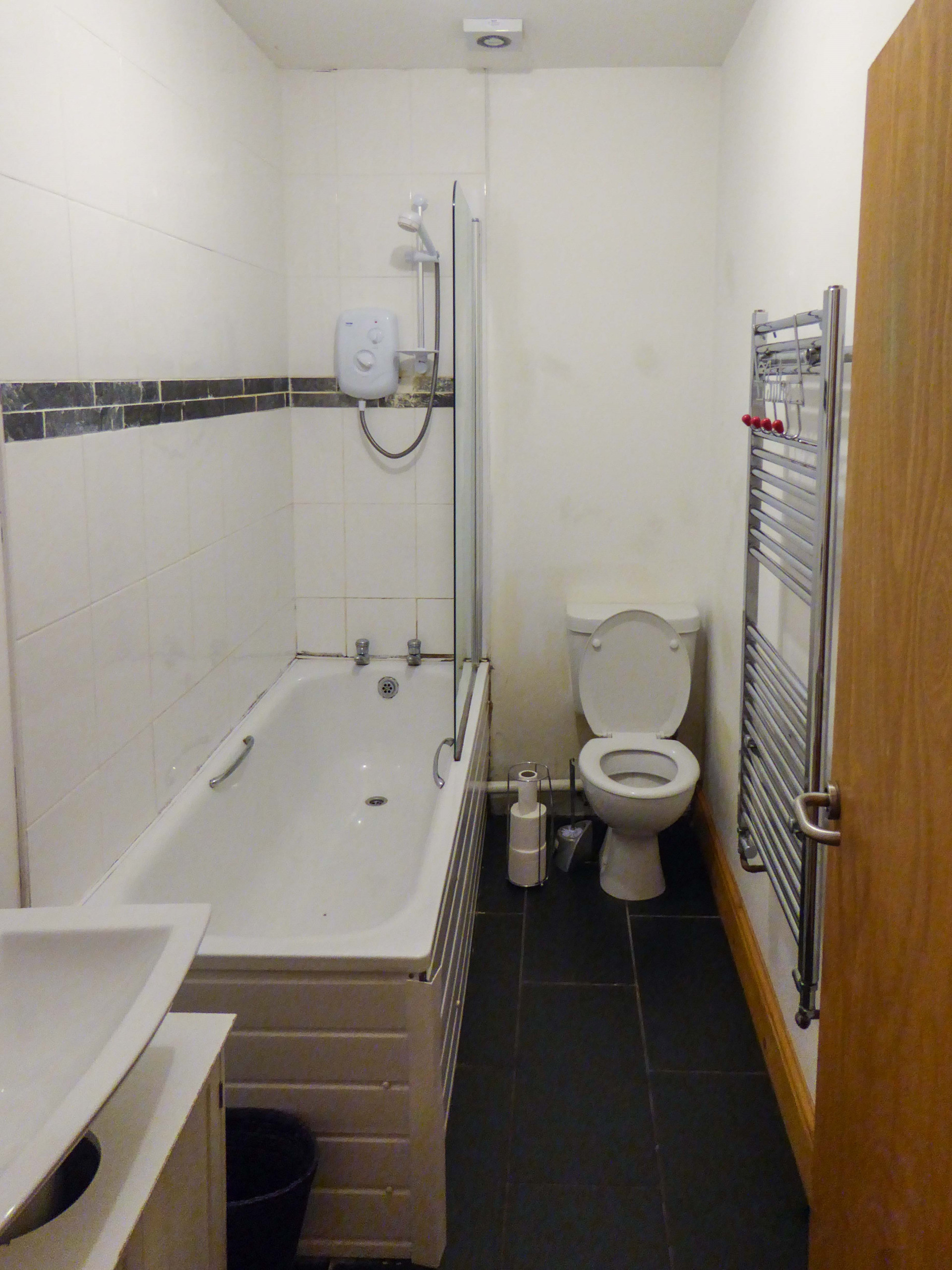 3 bed student house to rent on Oystermouth Road, Swansea, SA1 3UL ...