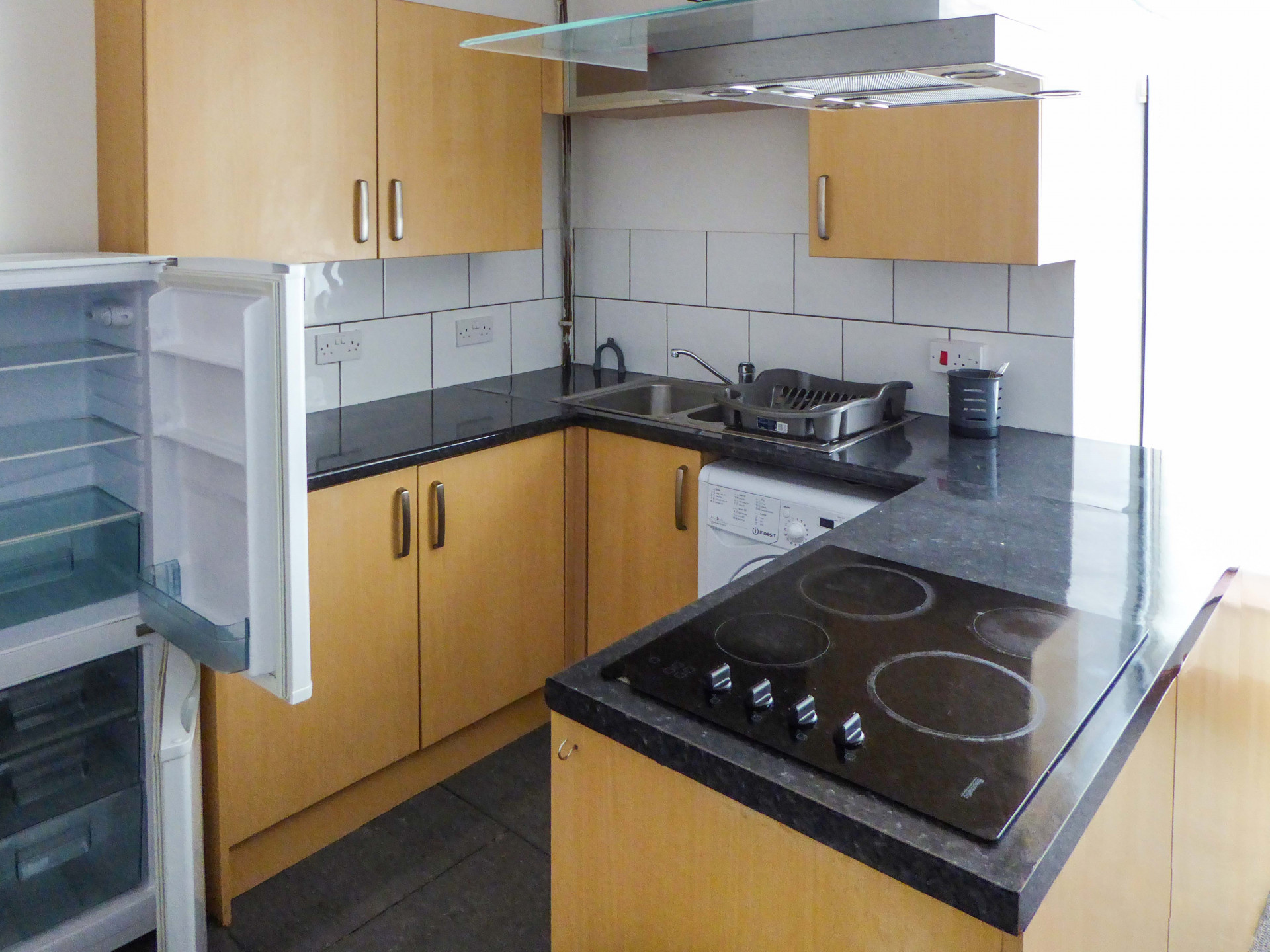 3 bed student house to rent on Oystermouth Road, Swansea, SA1 3UL ...