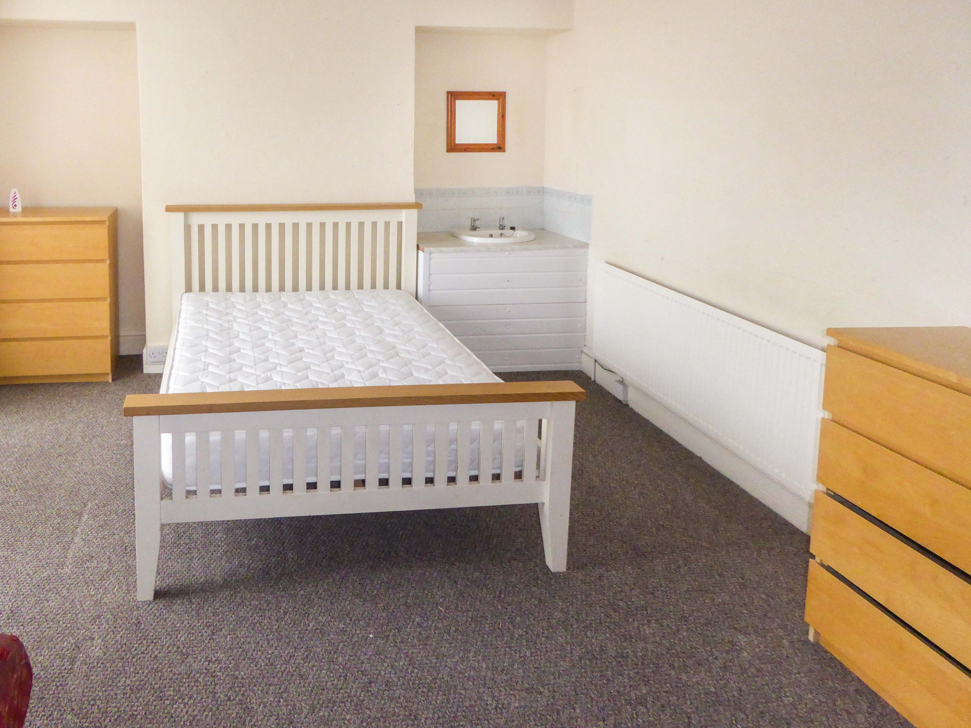 9 bed student house to rent on Oystermouth Road, Swansea, SA1 3UL ...